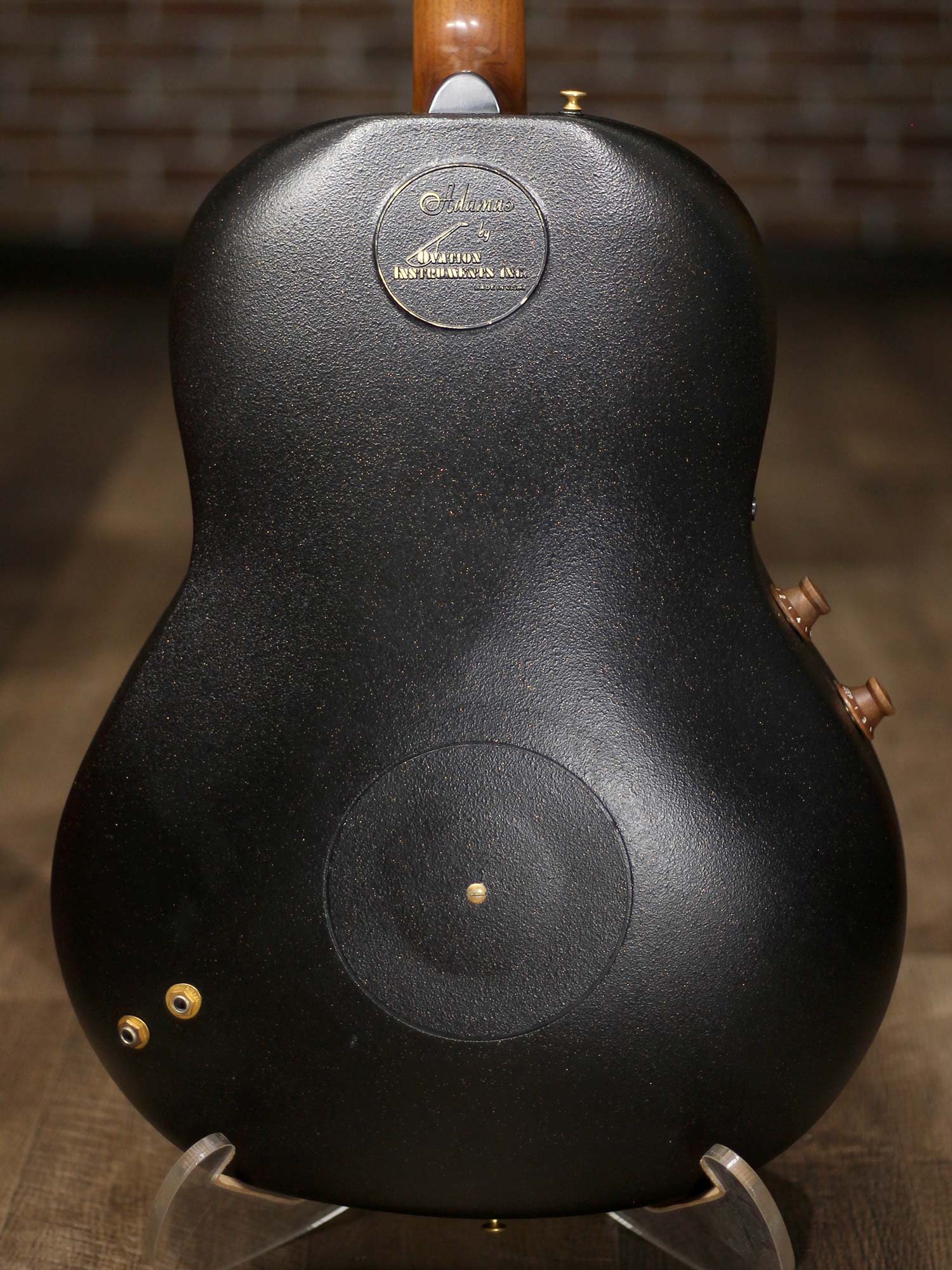 Ovation 1984 1687-8 ”Super Adamas Wood Knob”